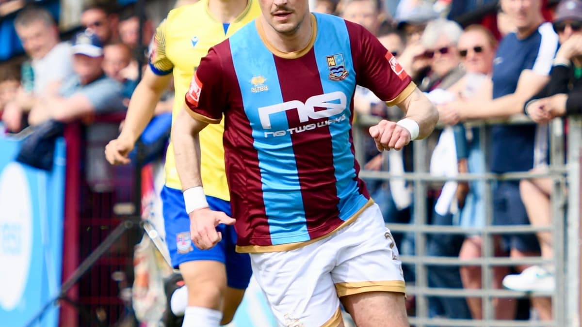 Champions Town beat Kingstonian before receiving league title ...